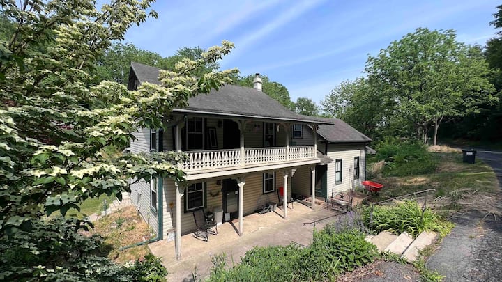 1893 Farmhouse On Haven De Bie Farm - Pennsylvania