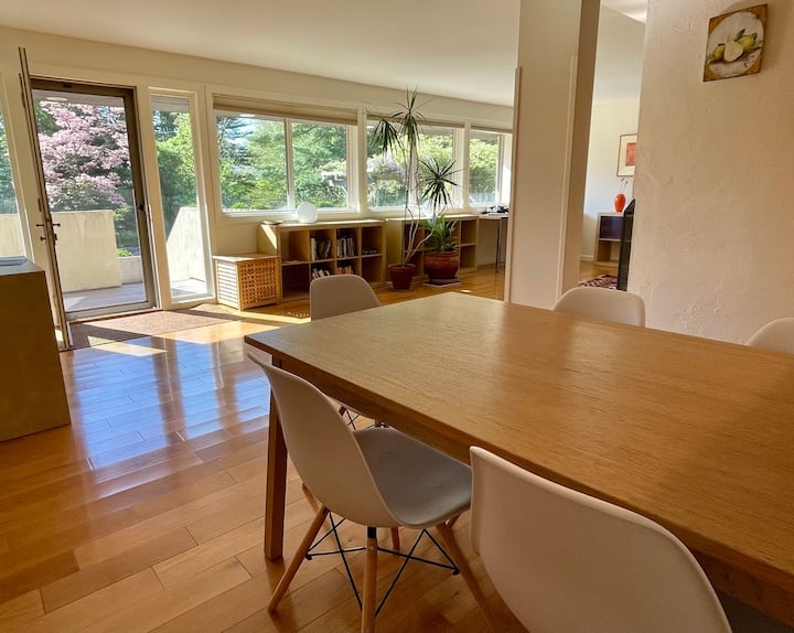 Sunny And Spacious 2 Bedroom, Patio And Lake - Branford, CT
