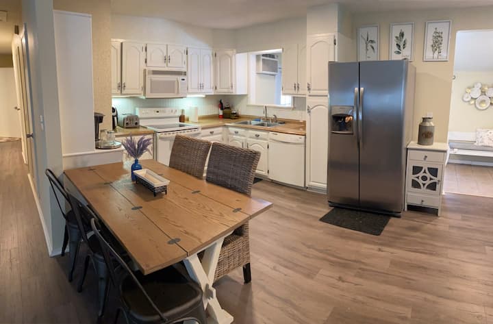 Epic Luxury At The Lake - Chandler, TX