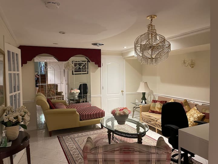 Prestigious Port Credit - Mississauga