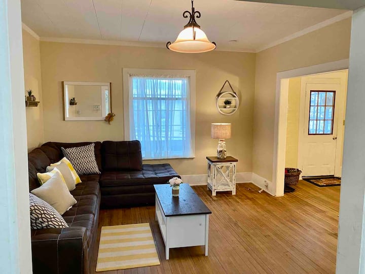 Spacious 3br/2.5ba Home Close To Downtown Oneonta - Oneonta, NY