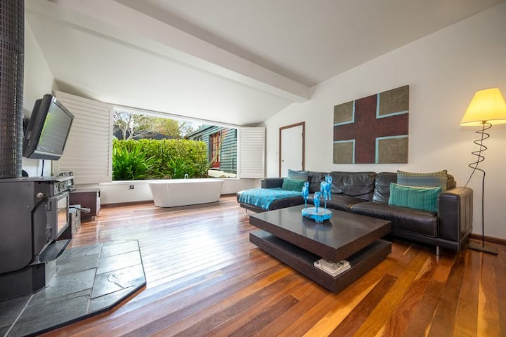Chestnut Daylesford-log Fire Place, Spa Bath And Close To All Of Daylesford's Attractions - Daylesford