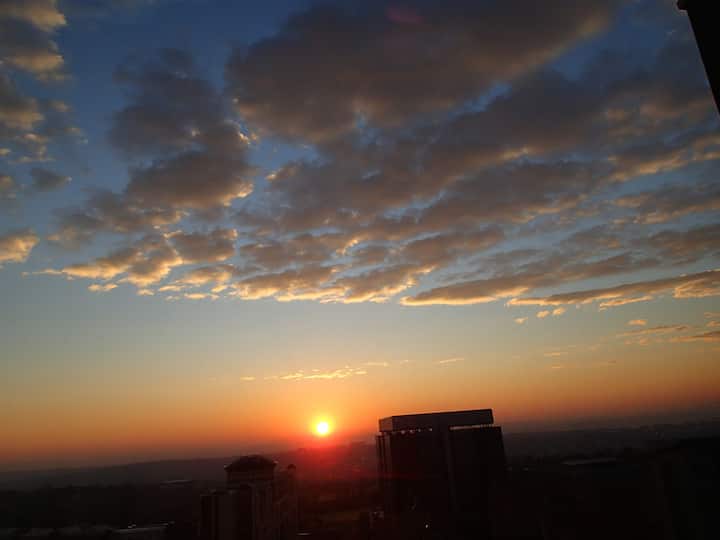 Sandton Skye : Luxury Penthouse With Amazing Views - 