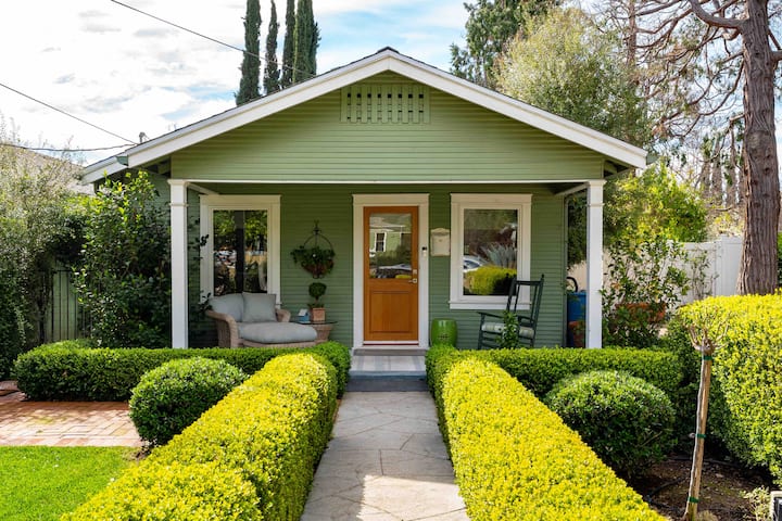 Aval Now! Down Town Little Green Cottage - Ojai, CA