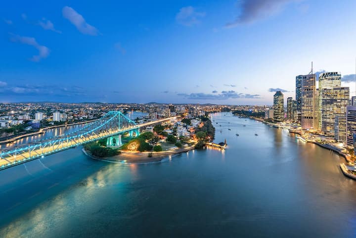 Luxe Sky Home W/ Breathtaking Views, Parking + Gym - Brisbane