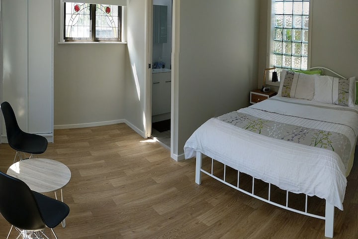Lake Macquarie Guesthouse - Five Islands