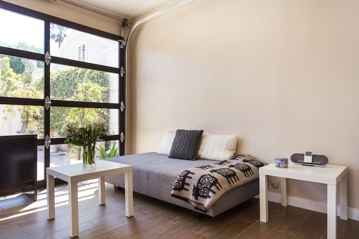 Zen Guesthouse  In Larchmont Village(central L.a.) - Los Angeles, CA