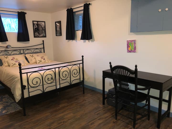 Grande Chambre Et Bain Propre Avec Accès Privé - Salmon Arm