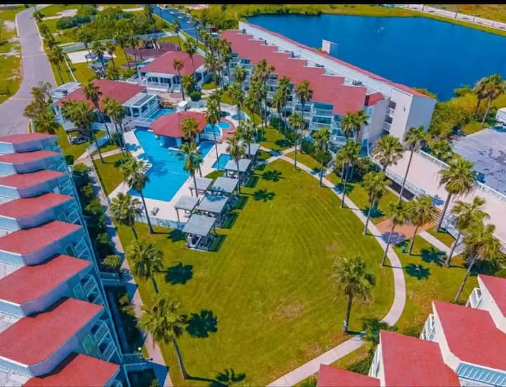 Steps From Beach! Room To Play! Gulf Point Condos - Isla Blanca Beach, TX