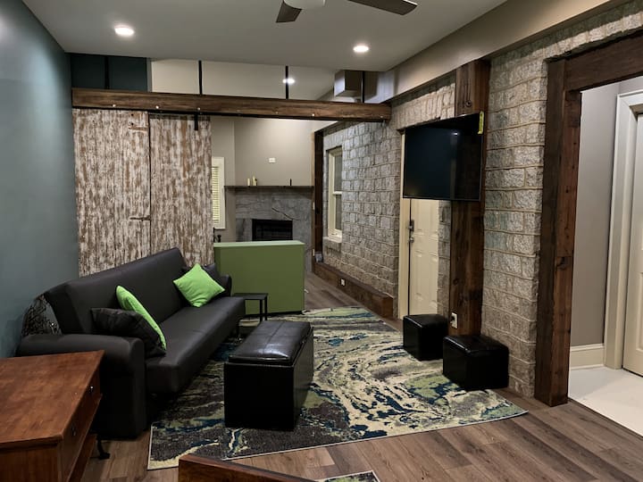 Stunning Downstairs Guest Suite With Great Light - Winston-Salem, NC