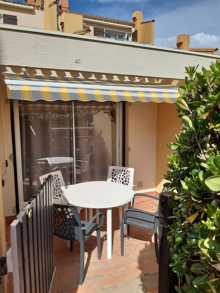 Neptuna Pieds Dans L'eau/terrasse/parking/roquille - Agde