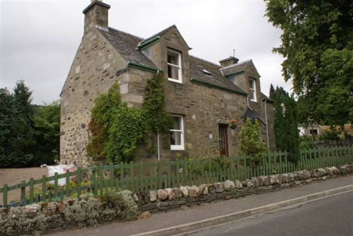 Lilac Cottage - Aberfeldy