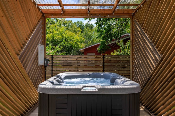 Green Fox 3/2-hot Tub - Fredericksburg