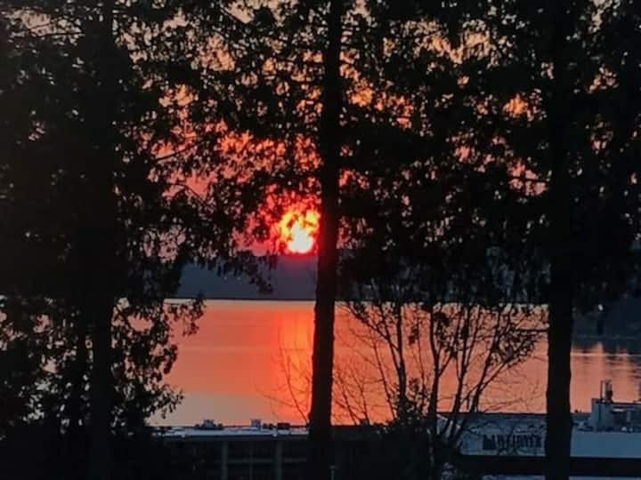 Kirkland Condo With Sunset Lake Views! - Kirkland, WA