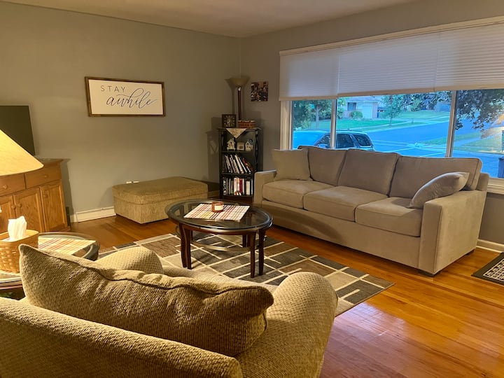 Comfy 3-bed Home. 1-mile Walk To The Big House. - Ypsilanti, MI