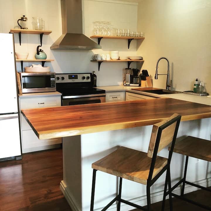 Adventure & Surf-focused - On The Road To Hana - Maui, HI