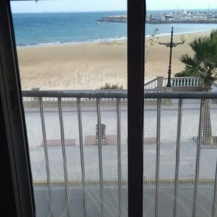 Piso En Primera Línea De Playa - Rota