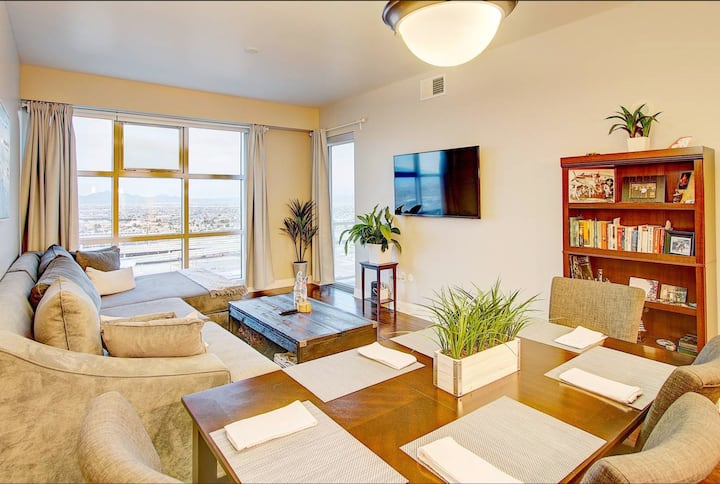Luxury Condo Right In The Heart Of Downtown Lv! - Las Vegas, NV