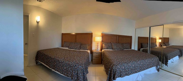 Vegas House 3mile Away From Strip:8 Bed 3 Sofa Bed - Las Vegas, NV