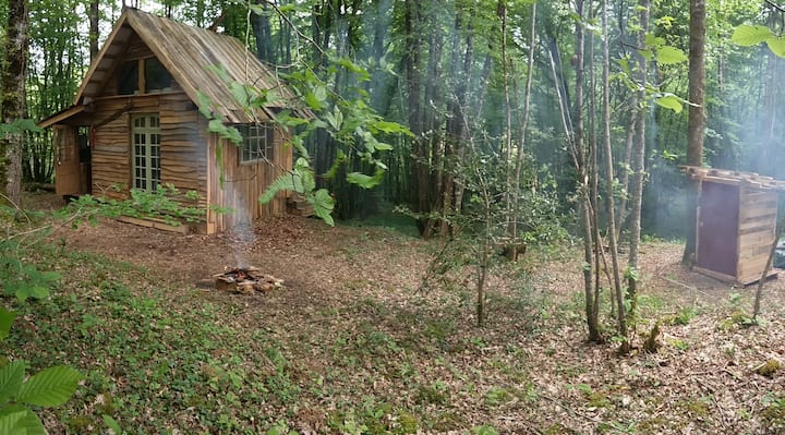Jolie Cabane Dans La Forêt - Nontron