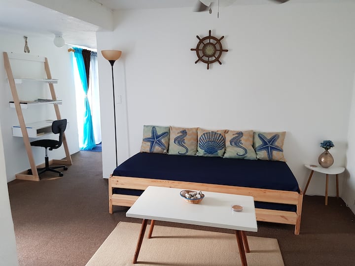 Tobacco Bay Beachfront Traditional Apartment - Bermuda