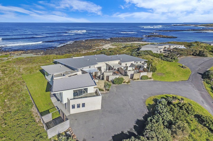 Hearns Beachside Villa 9 - Port Fairy