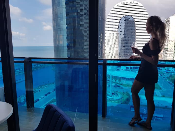 АПАРТАМЕНТЫ С КРАСИВЫМ ВИДОМ НА МОРЕ ДНЁМ И НОЧЬЮ - Batumi