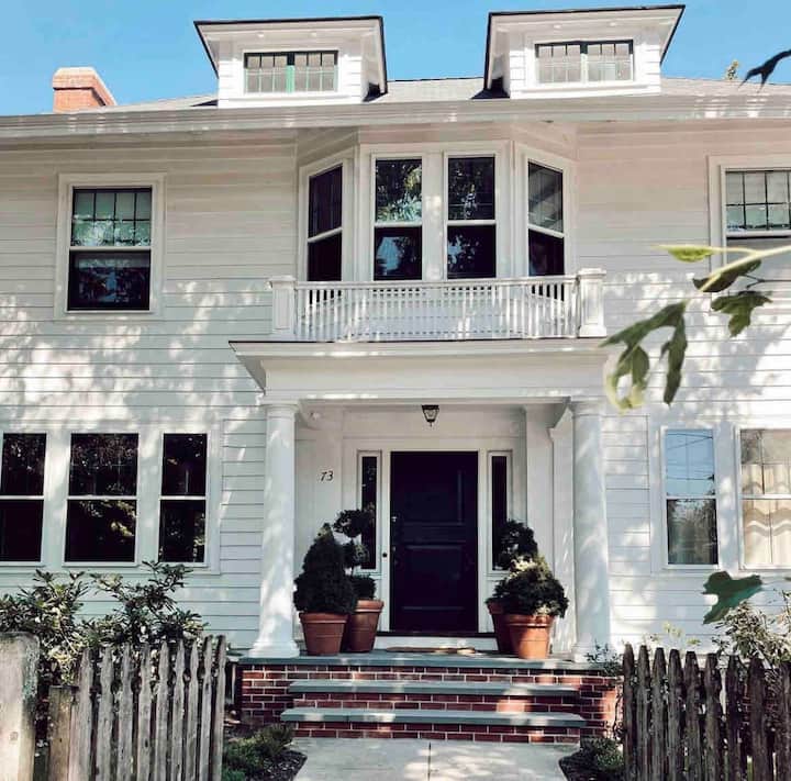 Historic Colonial - Close To Downtown - Cranston, RI