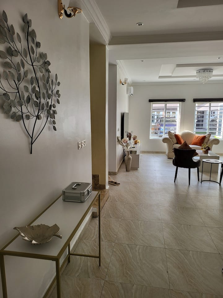 Dvyne Lux Home By Ikeja 3bdrm,3.5bath,24hrs Light - Lagos