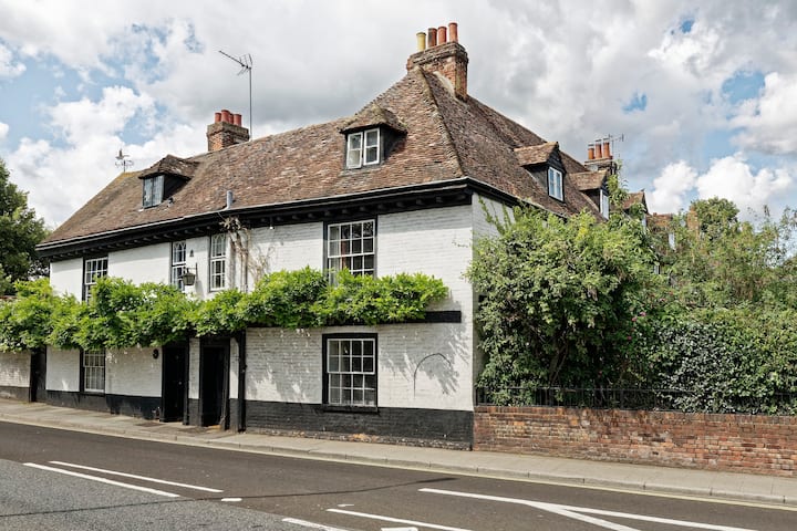 Listed Building In The Heart Of Canterbury - Canterbury
