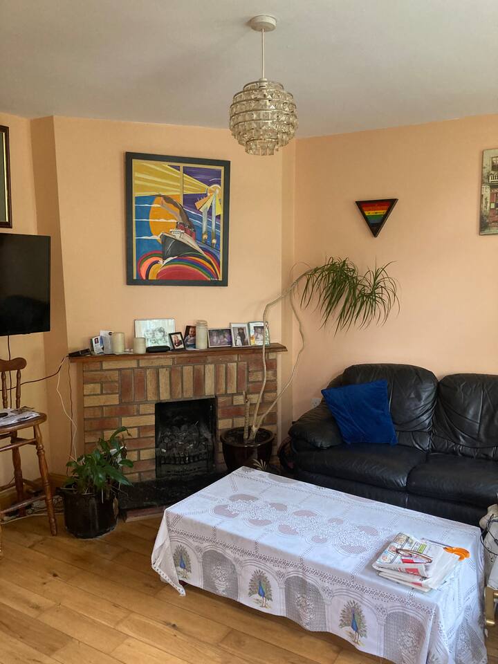 2 Minutes 2 Bus Stop Into City .Parking Free - Galway