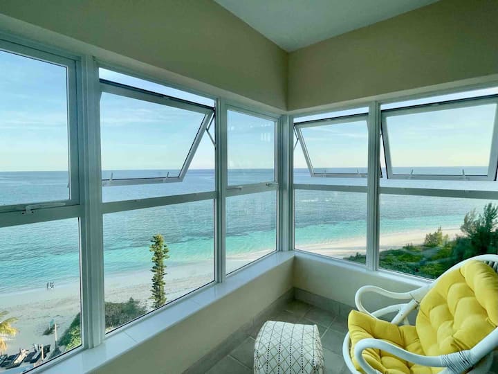 Bright Beachfront Condo With Panoramic Ocean Views - Freeport