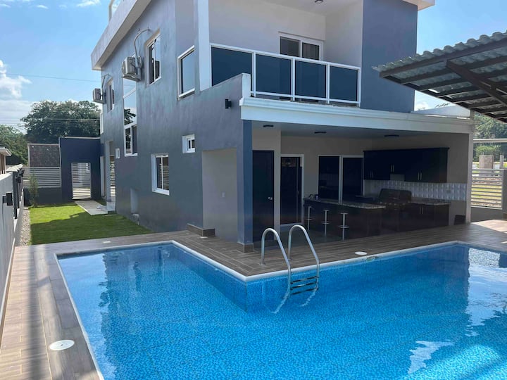 Bella Casa En Residencial - Puerto Cortés