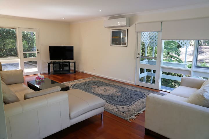 North Shore Room + Ensuite In Sydney's Green Heart - Gordon