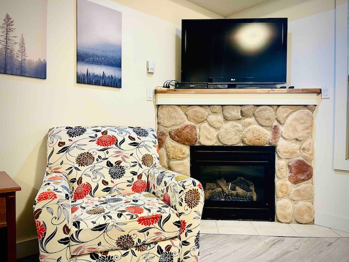 Modern Fernie Studio With Private Deck And Bbq - Fernie