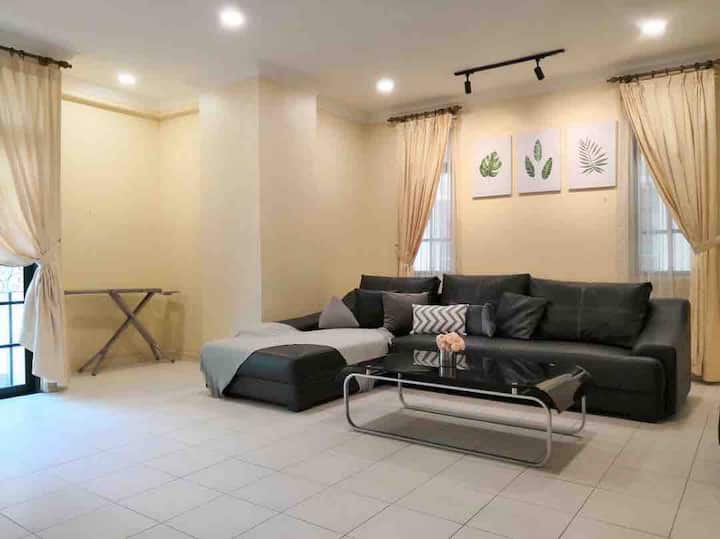 J's Residences - 3 Br Spacious @ Riverine Condo - Kuching
