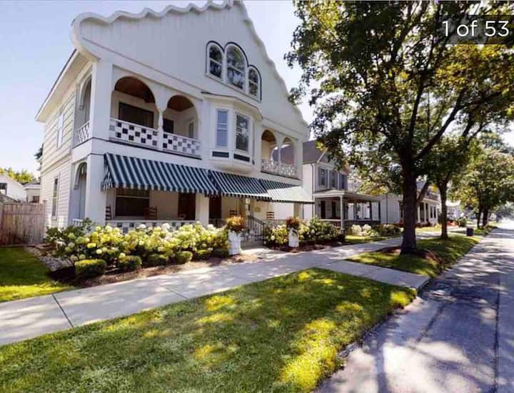 5 *Saratoga Racetrack Home! Walk To Downtown! - Saratoga Springs, NY
