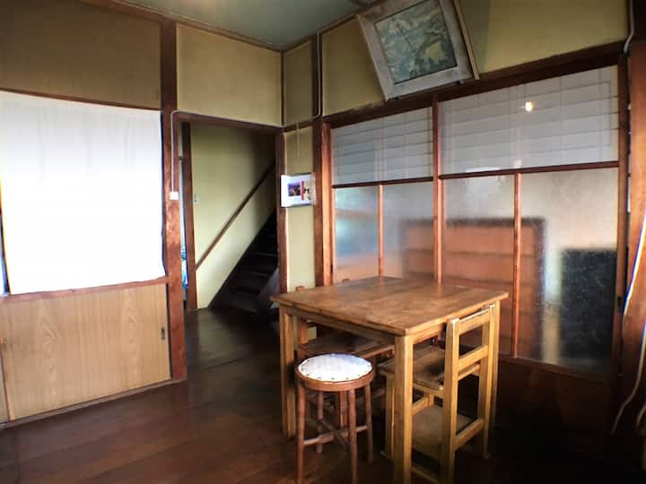 Room 6 坂の上の昭和の下宿屋を再生。 尾道駅まで徒歩10分。友達・カップル・家族 大歓迎 - 오노미치시