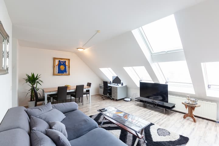 Central, Modern & Spacy Apartment - Düsseldorf