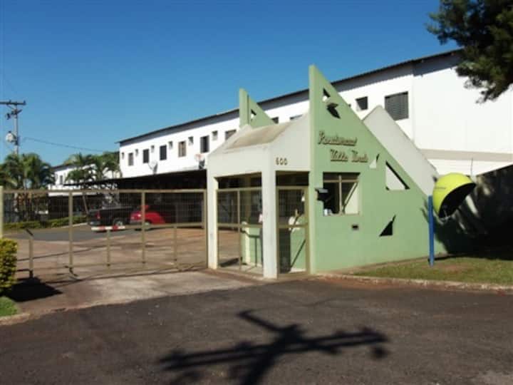 Sobrado Para 2 Ou 3 Pessoas. Condomínio Familiar - Araraquara
