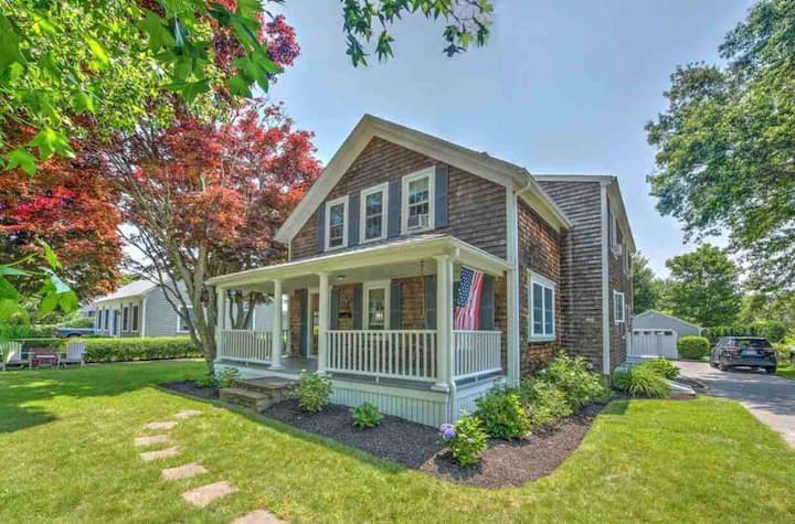 Gorgeous! Beach Home Steps From Beach And Downtown - Woods Hole, MA