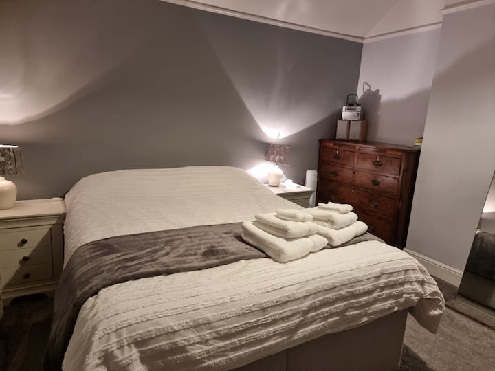 King Size Bedroom, Walking Distance To Town Centre - Shrewsbury