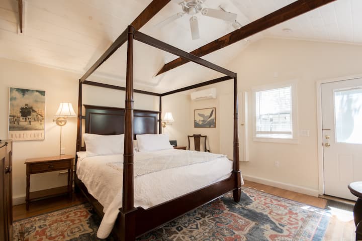 Newport Boutique Hotel Private Cottage, King Bed - Rhode Island