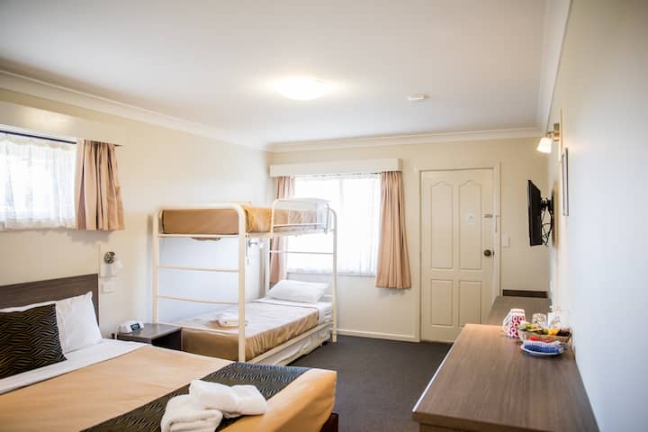 1 Room Family Room - Goulburn