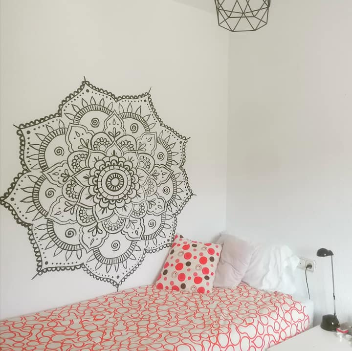 Single Room In Family Home - Granada