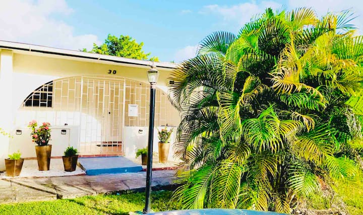 Sugalove Villa Sweet 1-bed Steps From The Beach - Barbados