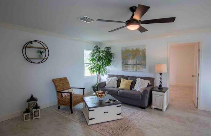 Adorable 2br/1 Bath Guesthouse In The Second Floor - Lakewood Ranch, FL