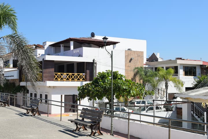"Casa Milagrosa" Oceanfront House. - Chacala