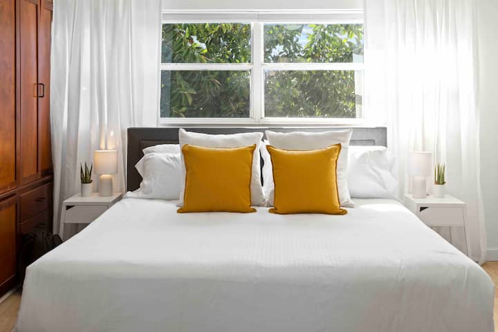 [Tropical] King Bed Guesthouse Retreat - Sarasota, FL