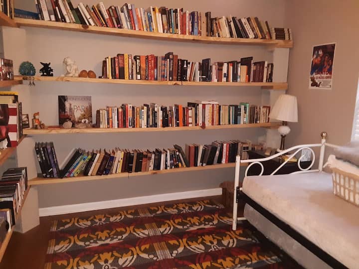 The Library: Private Room #2 In Lovely Home - Jacksonville, FL